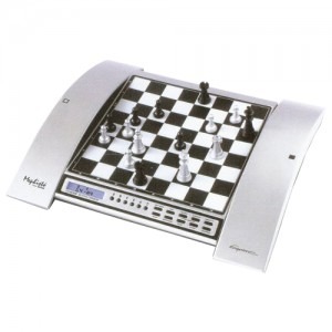 Consola Saitek Chess Explorer - PC Garage